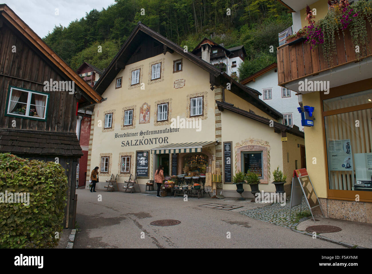 Cute shops along the main street in Hallstatt, Salzkammergut, Austria ...