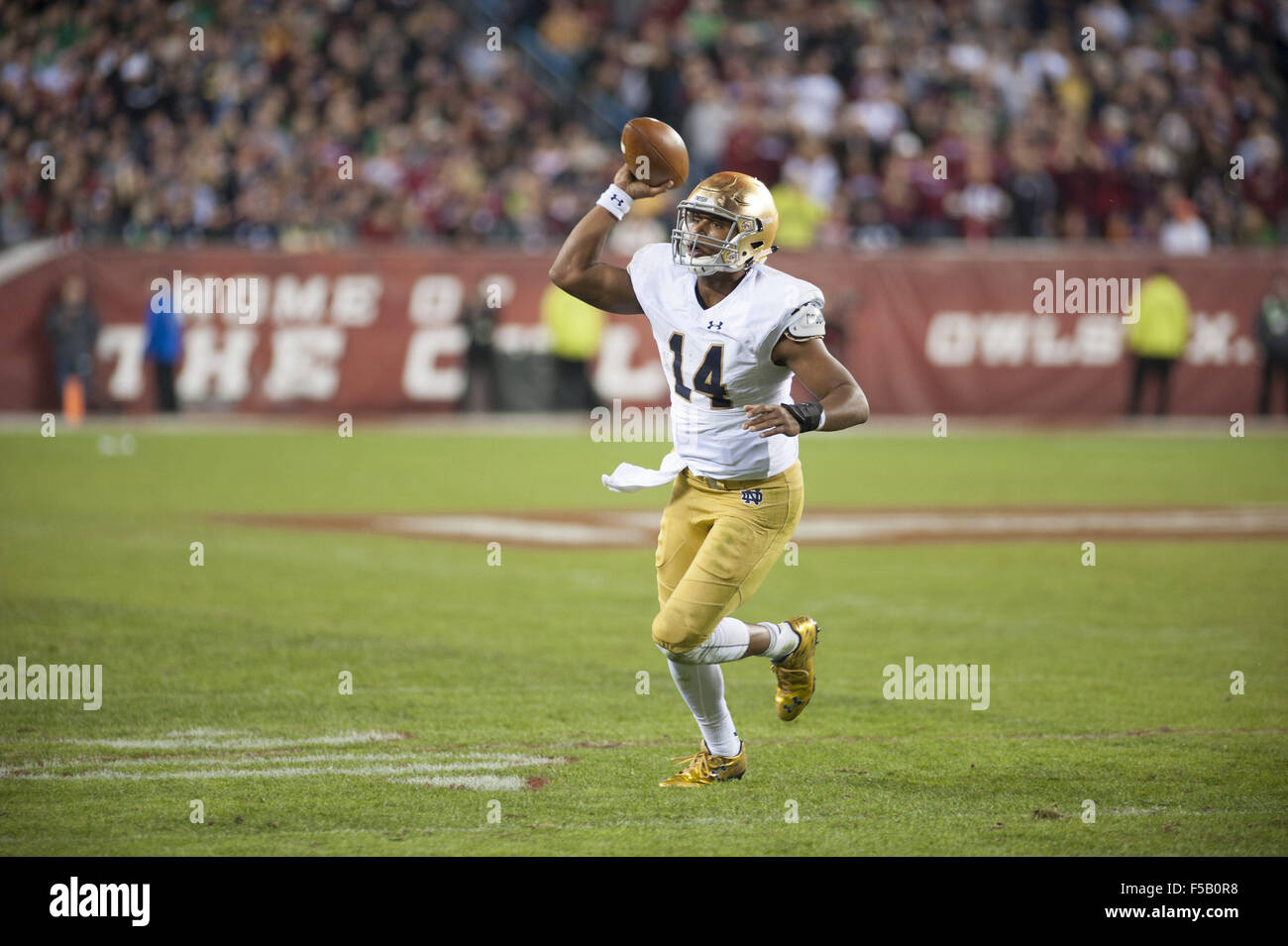 Philadelphia, Pennsylvania, USA. 1st Nov, 2015. Notre Dame's QB ...