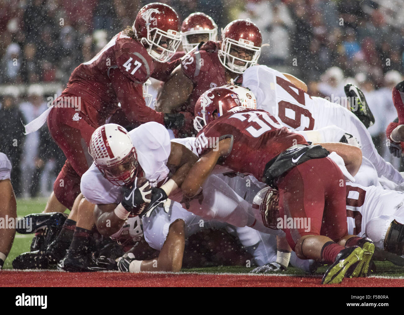 Pullman, Washington, USA. 31st Oct, 2015. Stanford Cardinal running ...