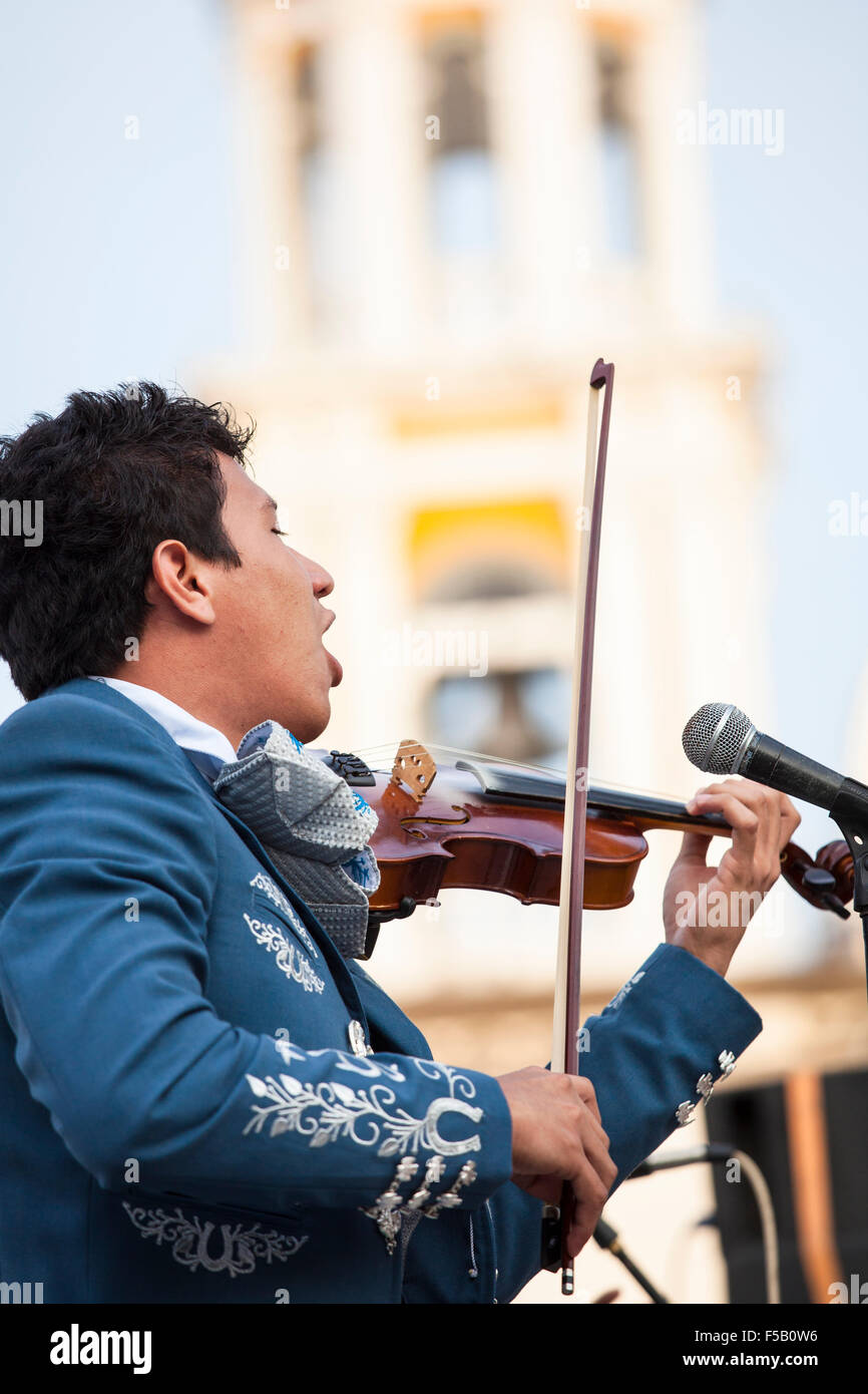 Mariachi suit hi-res stock photography and images - Alamy