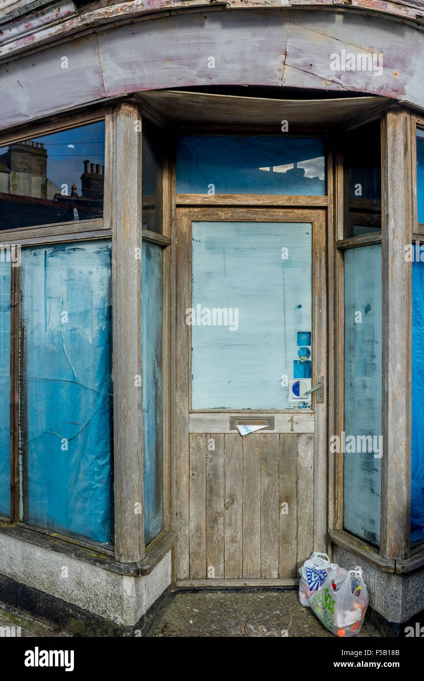 Old corner shop hi-res stock photography and images - Alamy