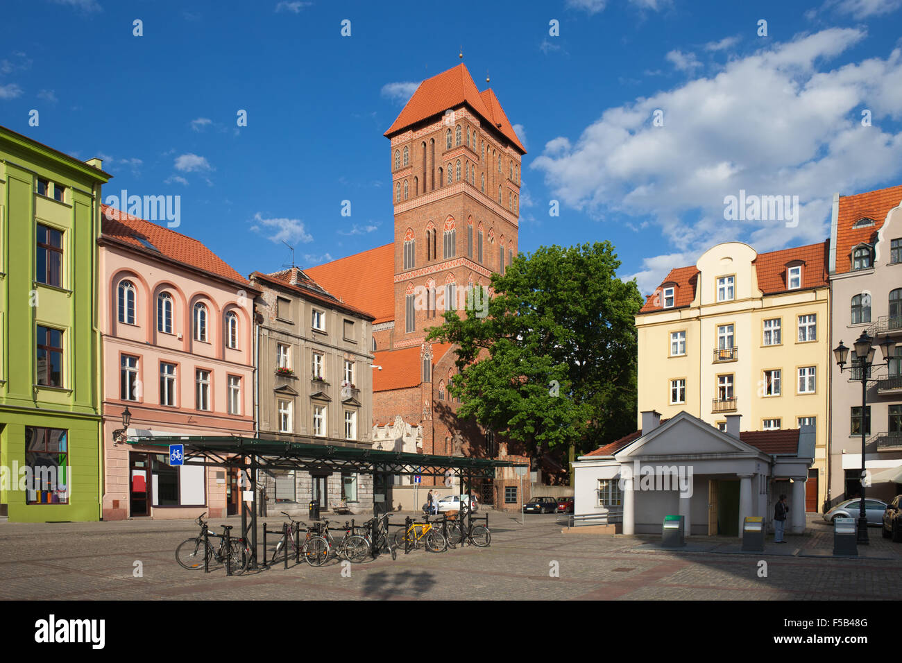 New Town Square (Polish: Rynek Nowomiejski) in Torun, Poland, Church of ...
