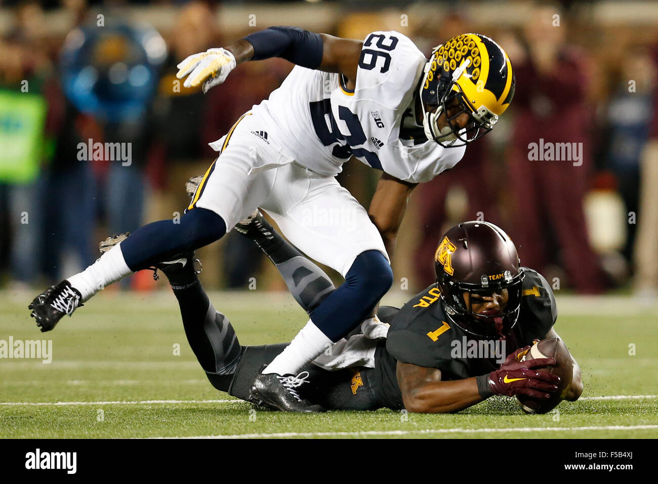 October 31, 2105: Minnesota Golden Gophers wide receiver KJ Maye (1 ...