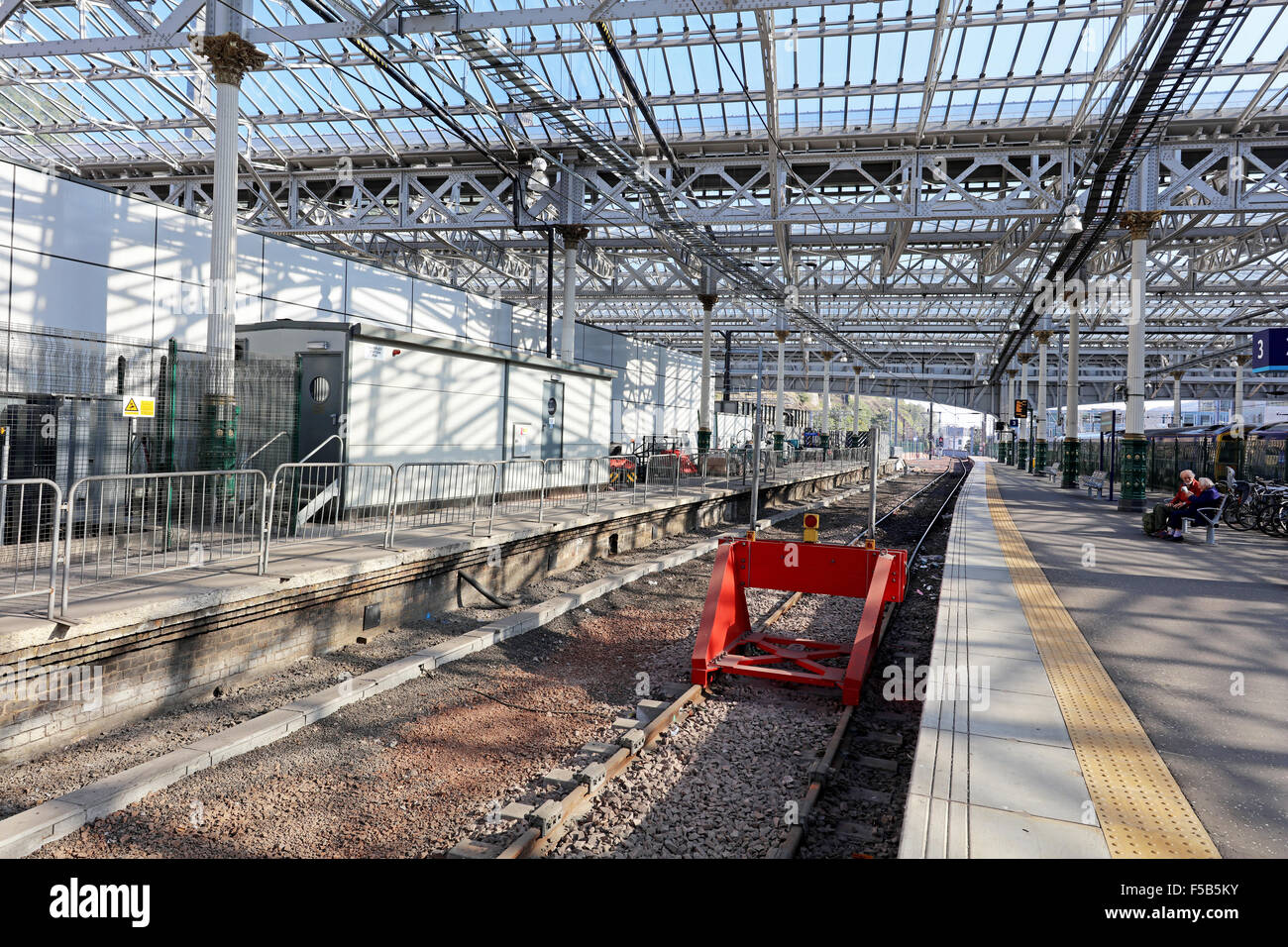 Waverley station hi-res stock photography and images - Alamy