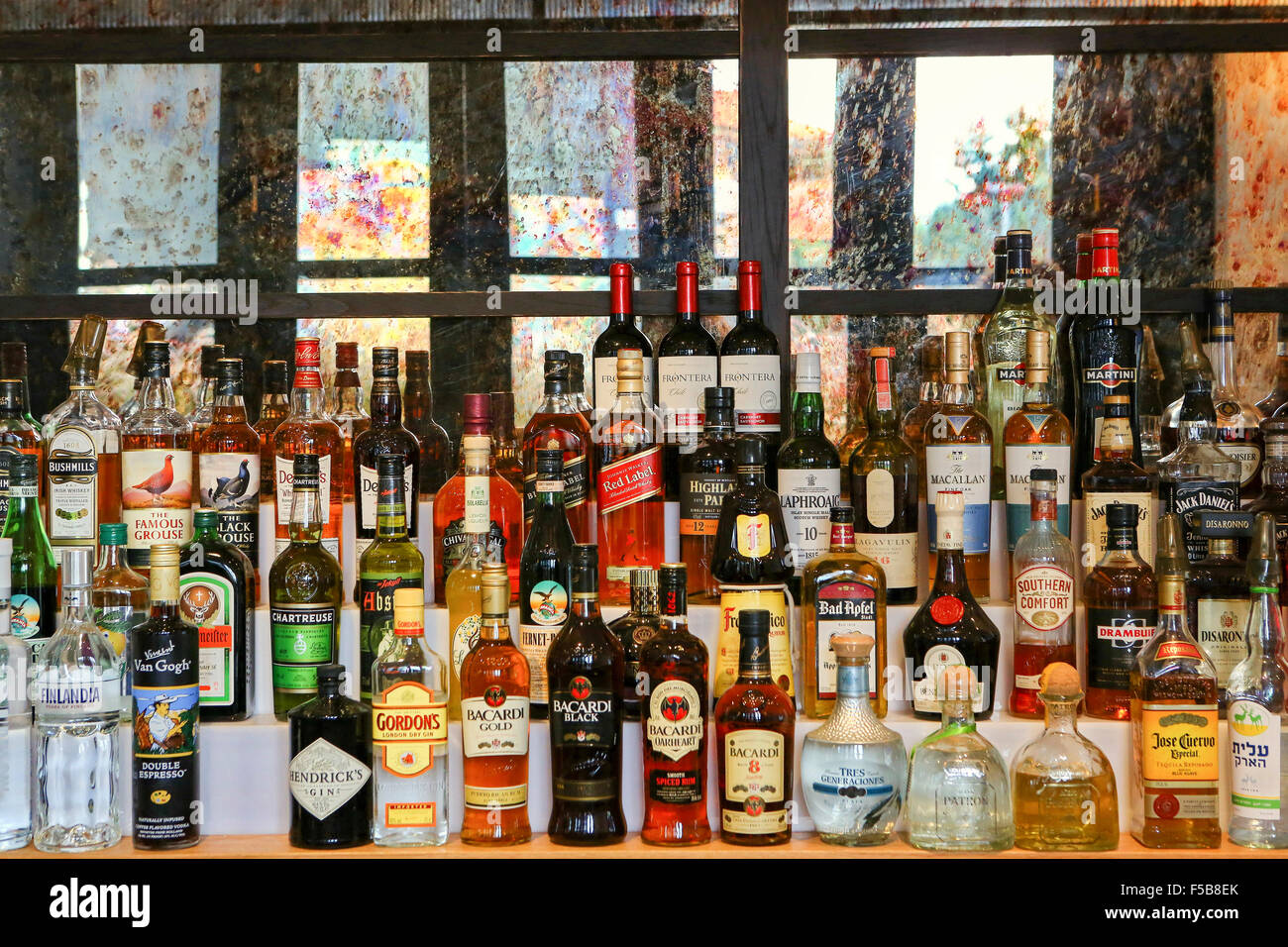 Alcohol drinks in club hi-res stock photography and images - Alamy