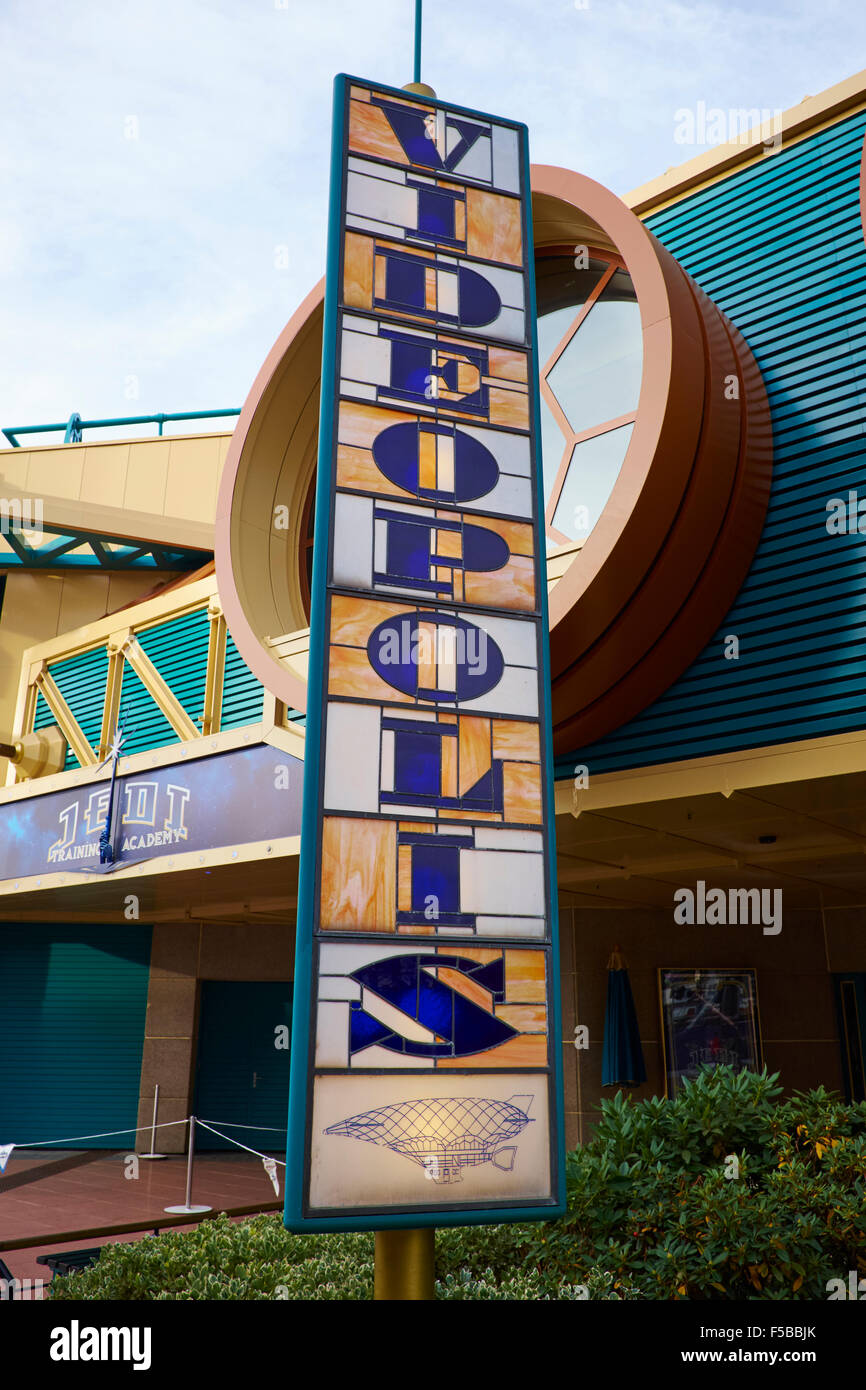 Videopolis auditorium disneyland paris hi-res stock photography and ...