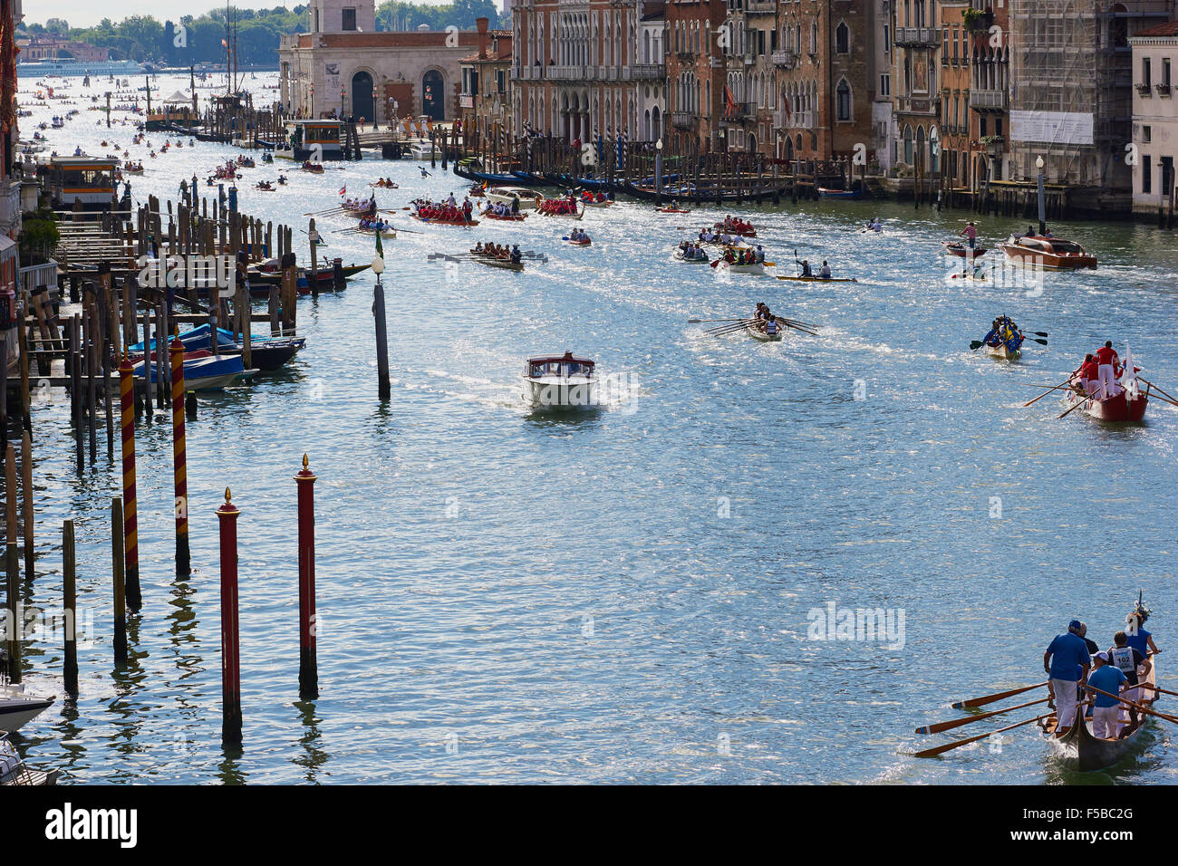 Boats taking part in the Vogalonga row along the Grand Canal Venice ...