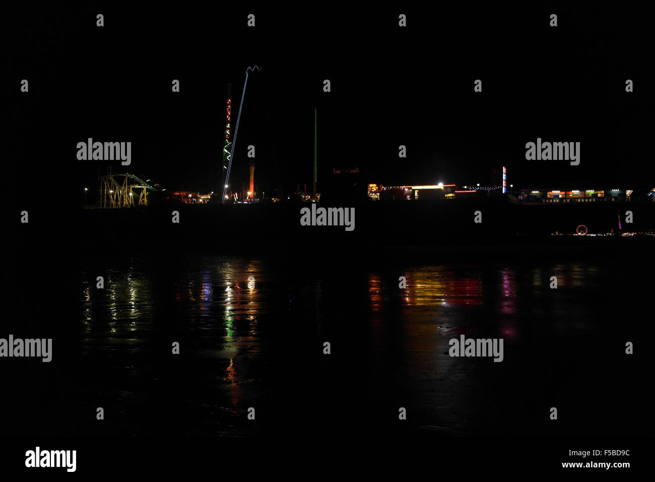 Amusements 1 blackpool south pier crossing beach background view hi-res ...
