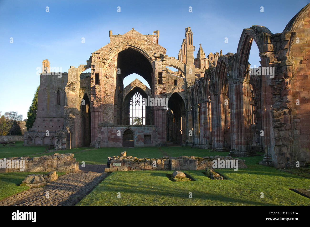 Melrose abbey scotland hi-res stock photography and images - Alamy