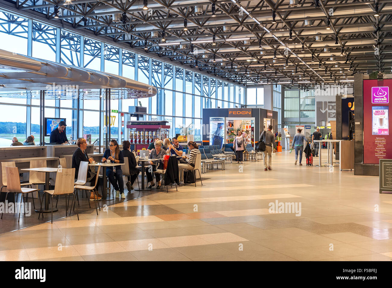 Modern airport terminal interior hi-res stock photography and images ...