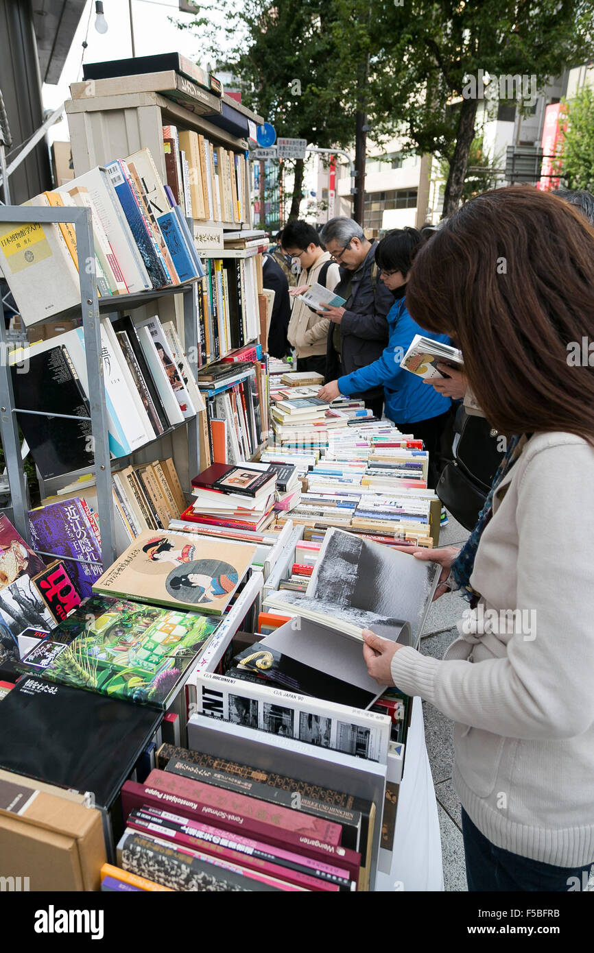 Hand held books hi-res stock photography and images - Alamy