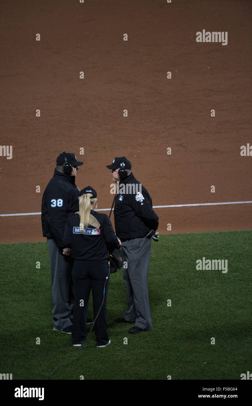 New York, NY, USA. 31st Oct, 2015. Kansas City challenges a play in the ...