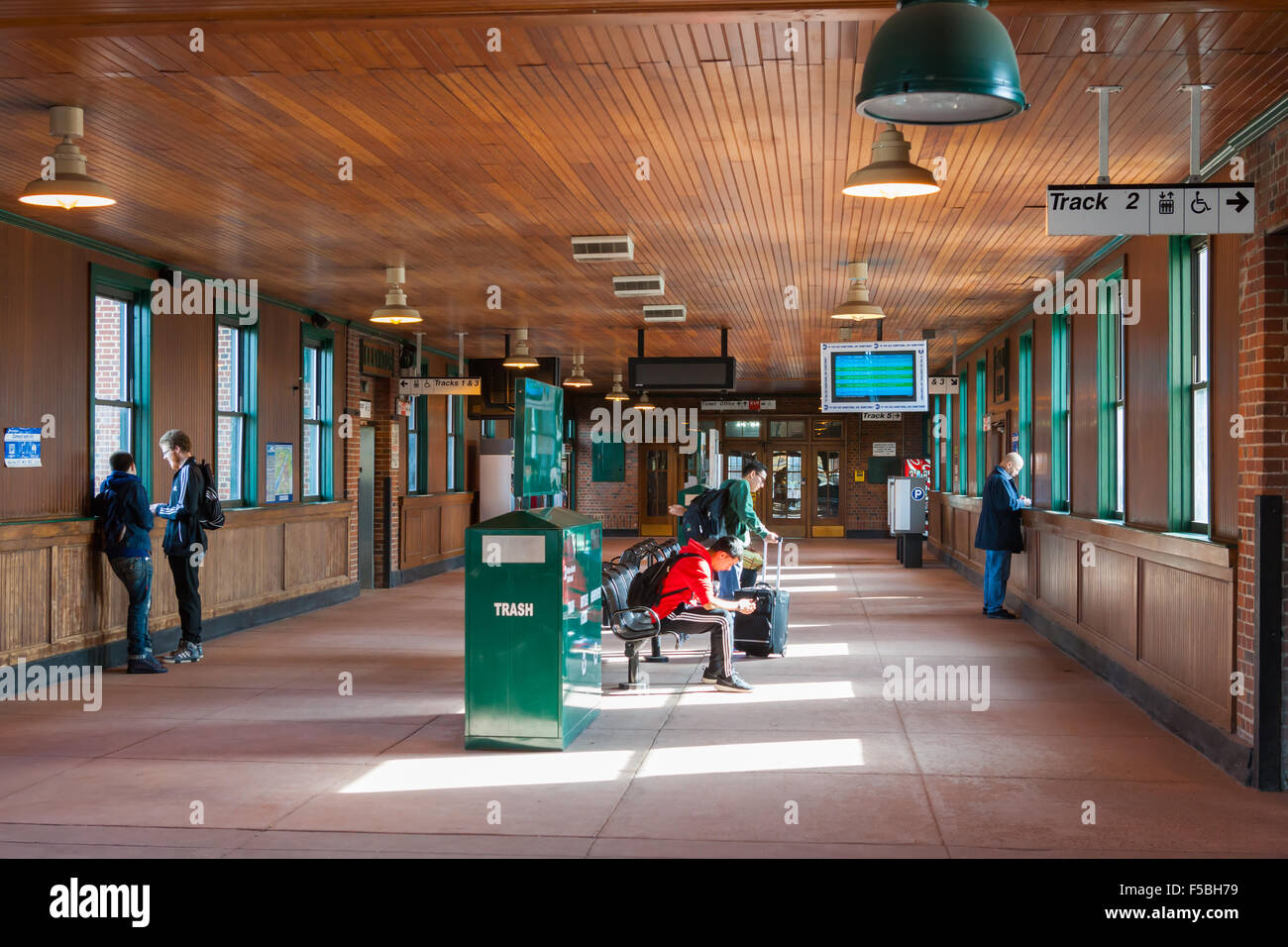 Poughkeepsie Train Station File:Metro North Train At Poughkeepsie,