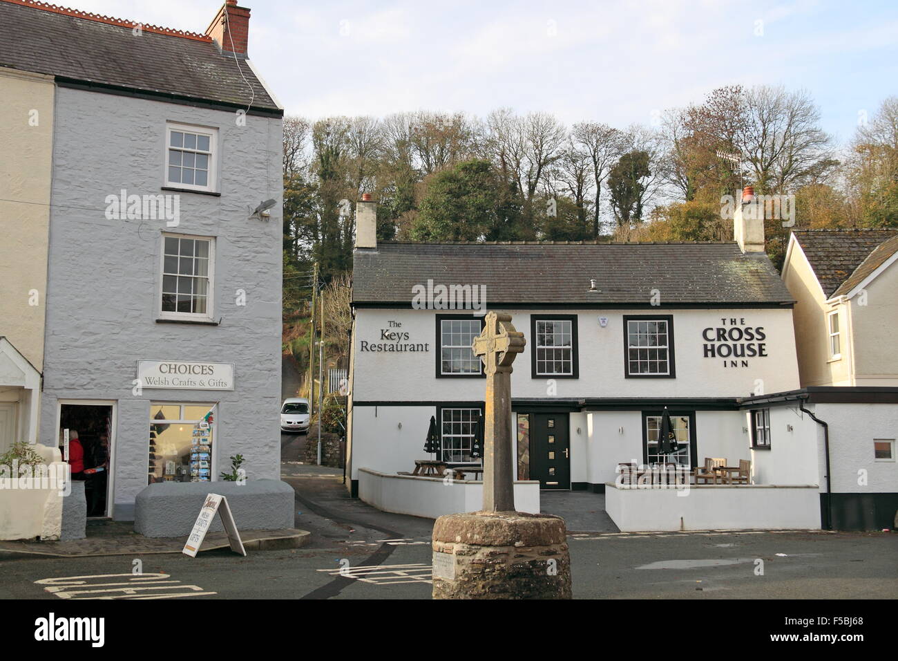 Cross house inn laugharne hi-res stock photography and images - Alamy