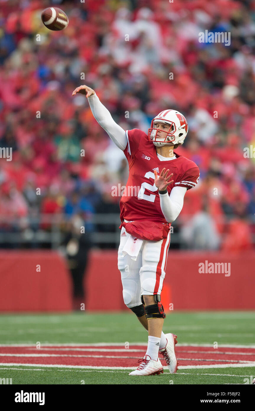 Madison, WI, USA. 31st Oct, 2015. Wisconsin Badgers quarterback Joel ...