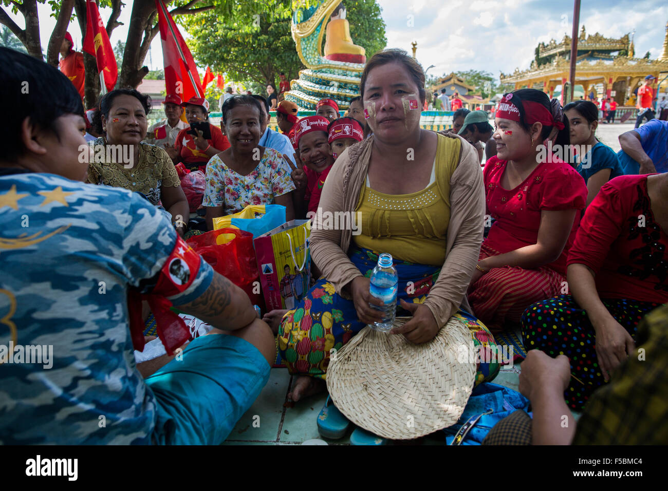 Yangon, Thuwanna, Myanmar. 1st Nov, 2015. Aung San Suu Kyi's supporters ...