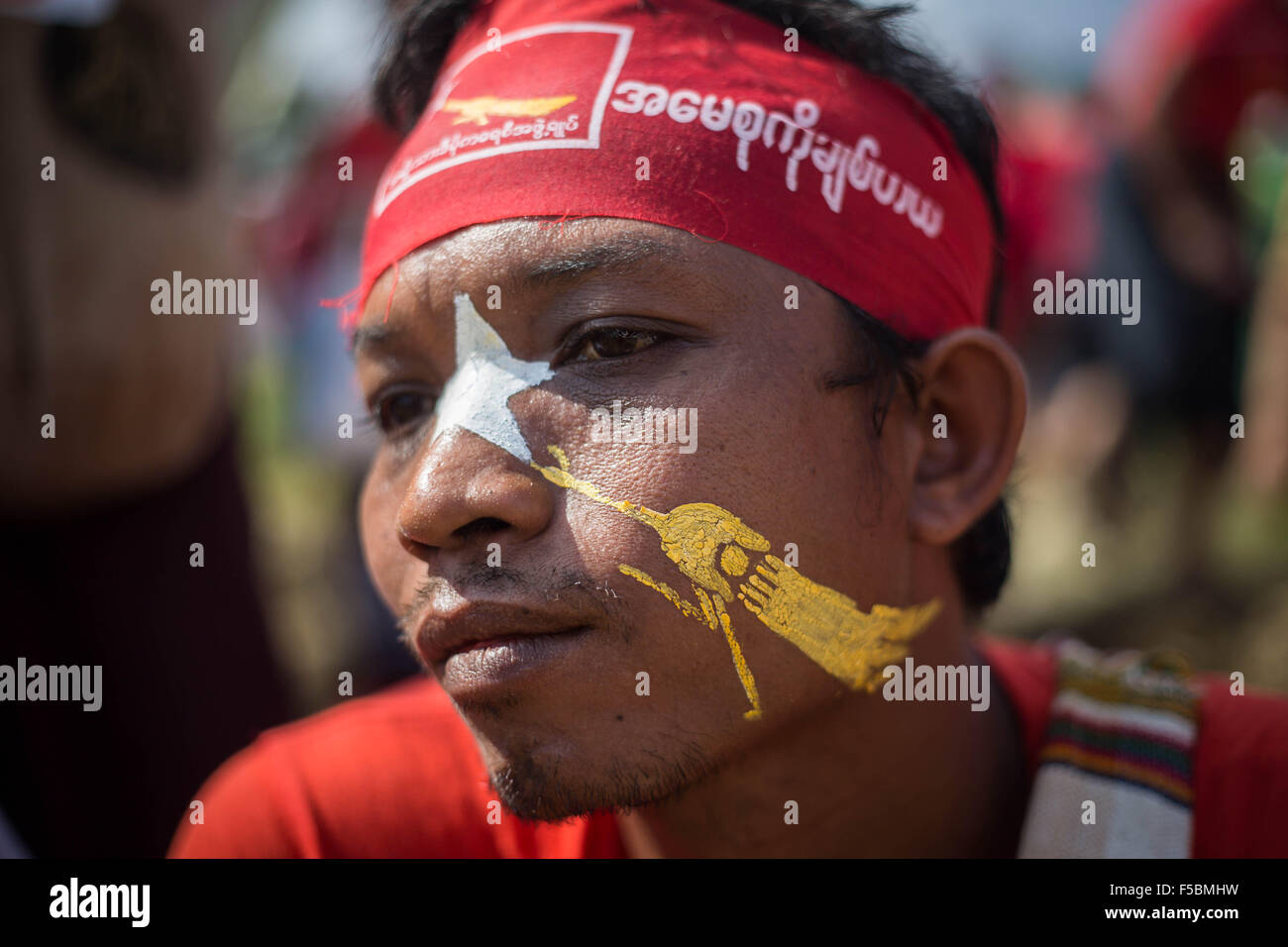 Yangon, Thuwanna, Myanmar. 1st Nov, 2015. Aung San Suu Kyi's supporters ...