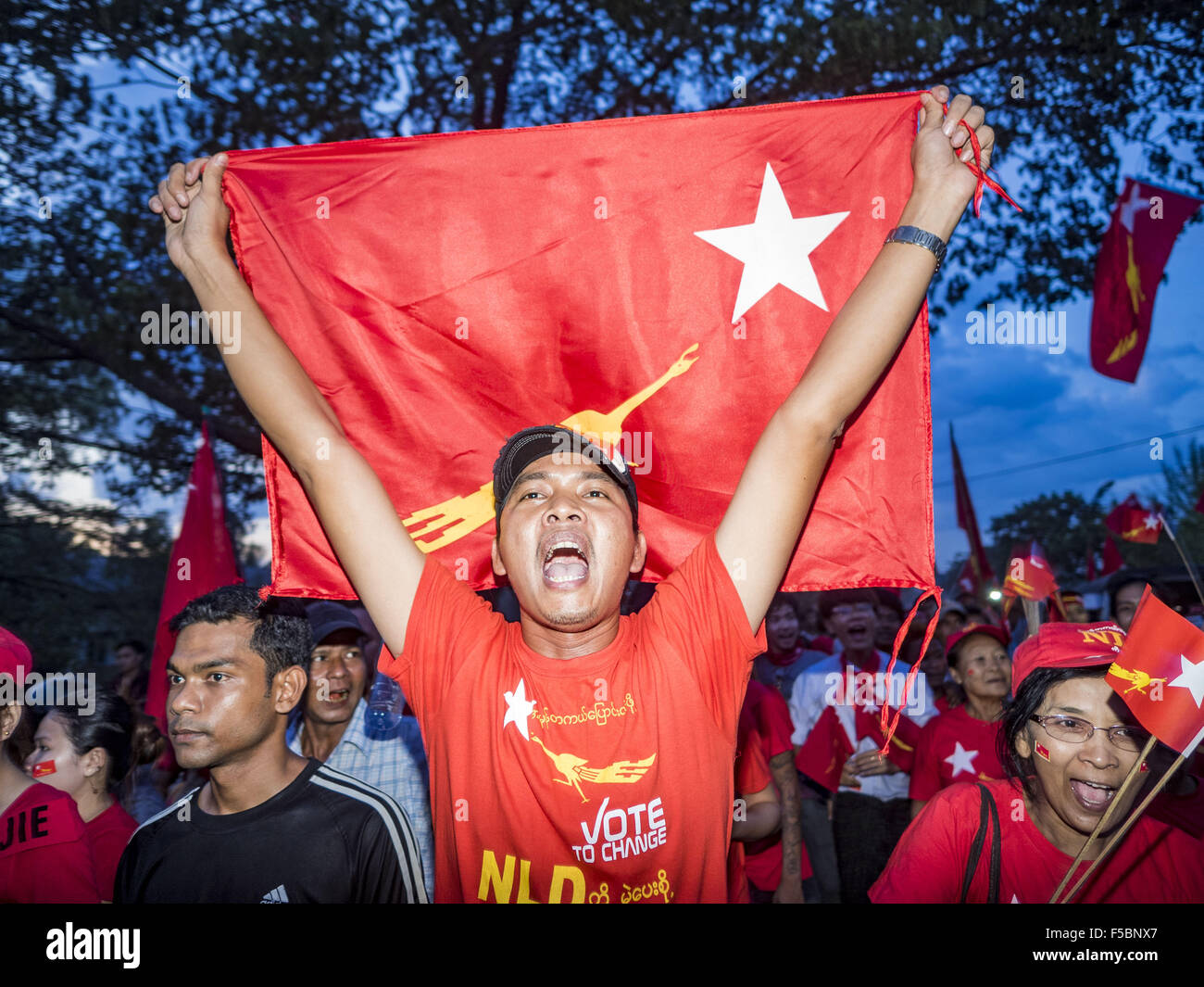 Yangon, Yangon Division, Myanmar. 1st Nov, 2015. NLD supporters run ...