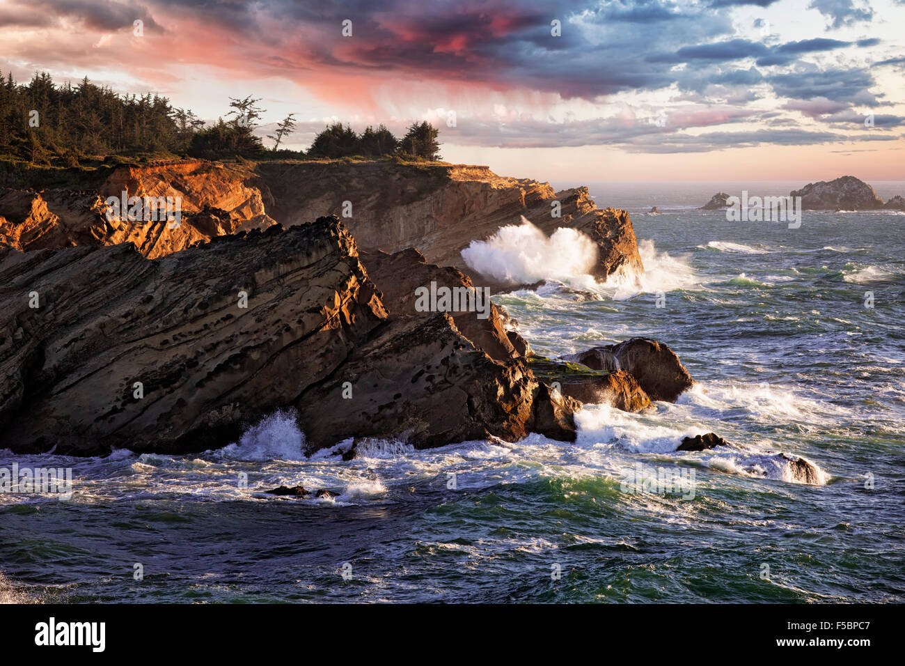 Incoming waves hi-res stock photography and images - Alamy