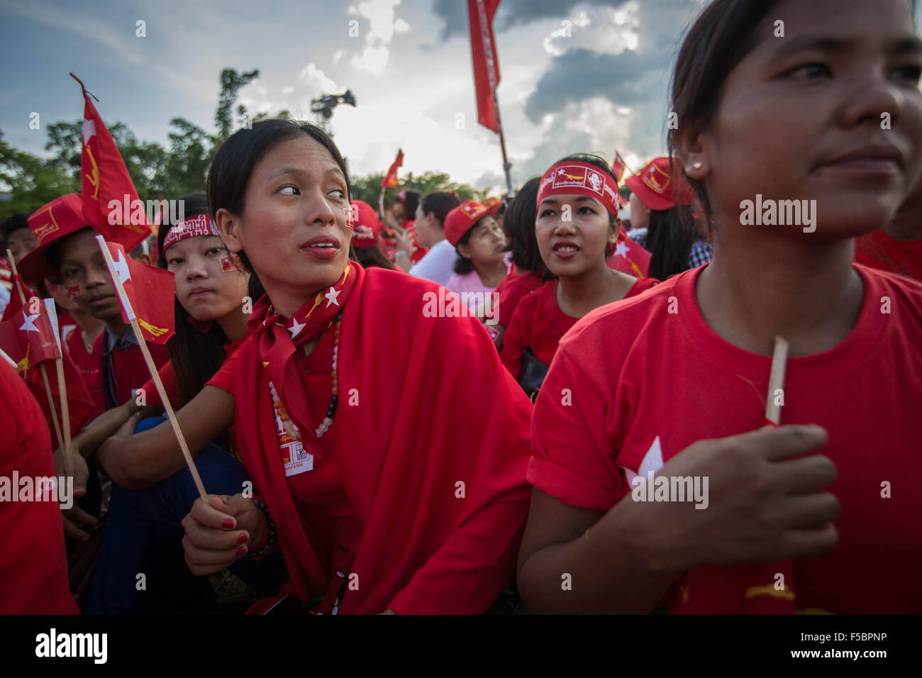 Yangon, Thuwanna, Myanmar. 1st Nov, 2015. Aung San Suu Kyi's supporters ...
