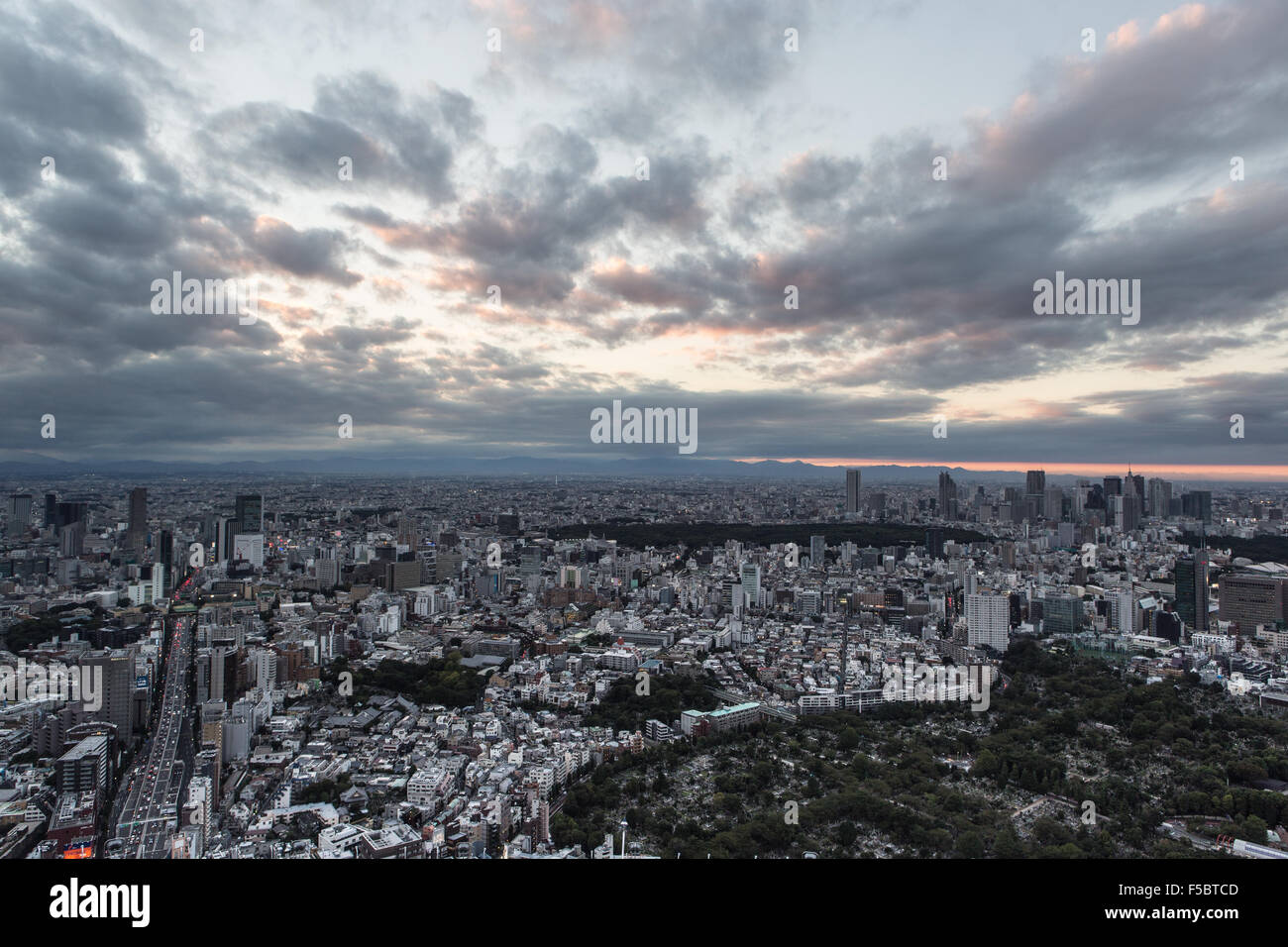 View buildings in tokyo hi-res stock photography and images - Alamy
