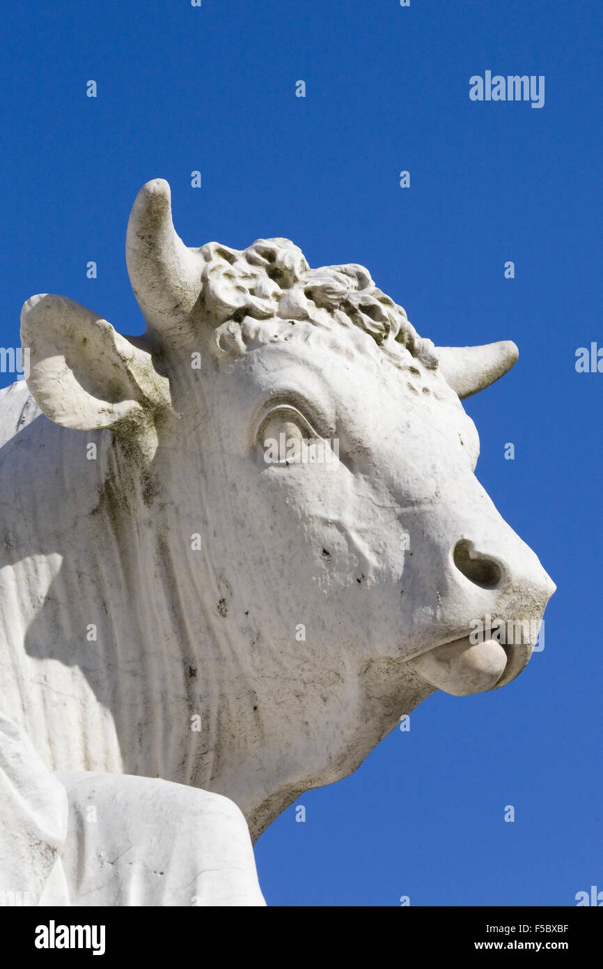 Stone statue of a bison at the Albert memorial in London Stock Photo ...