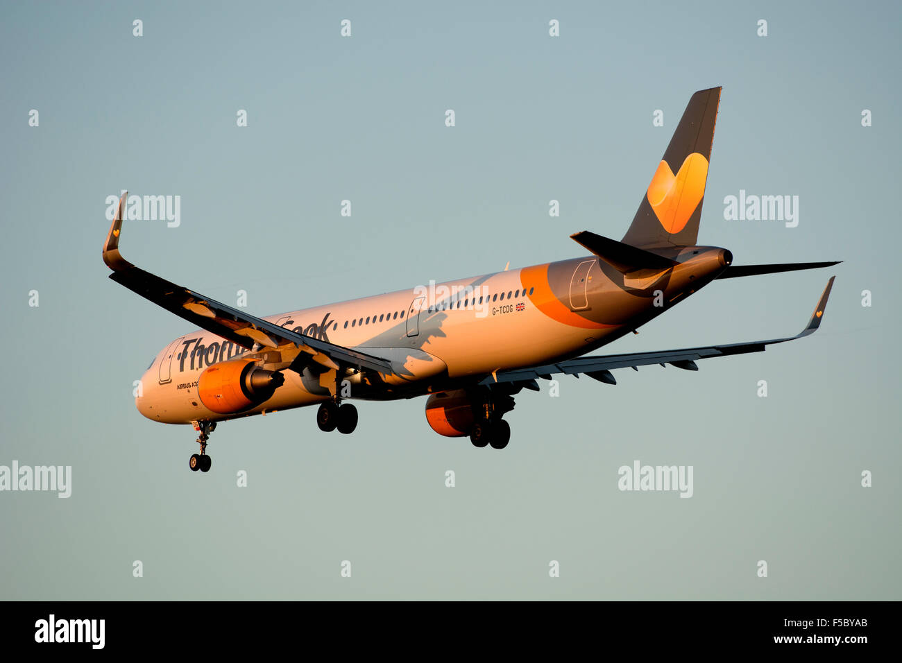 Thomas cook airbus a321 hi-res stock photography and images - Alamy