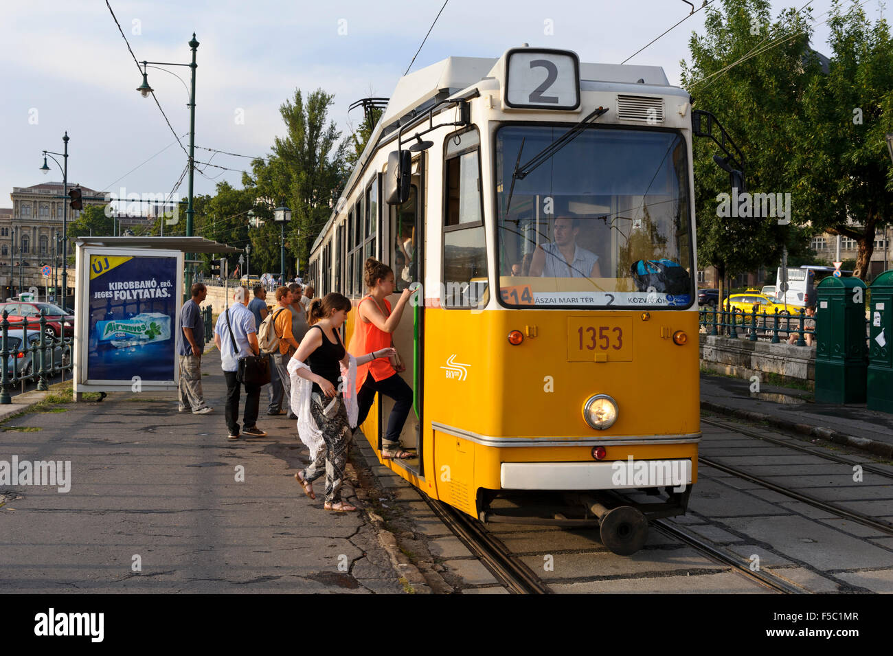 Budapest rail commuter hi-res stock photography and images - Alamy