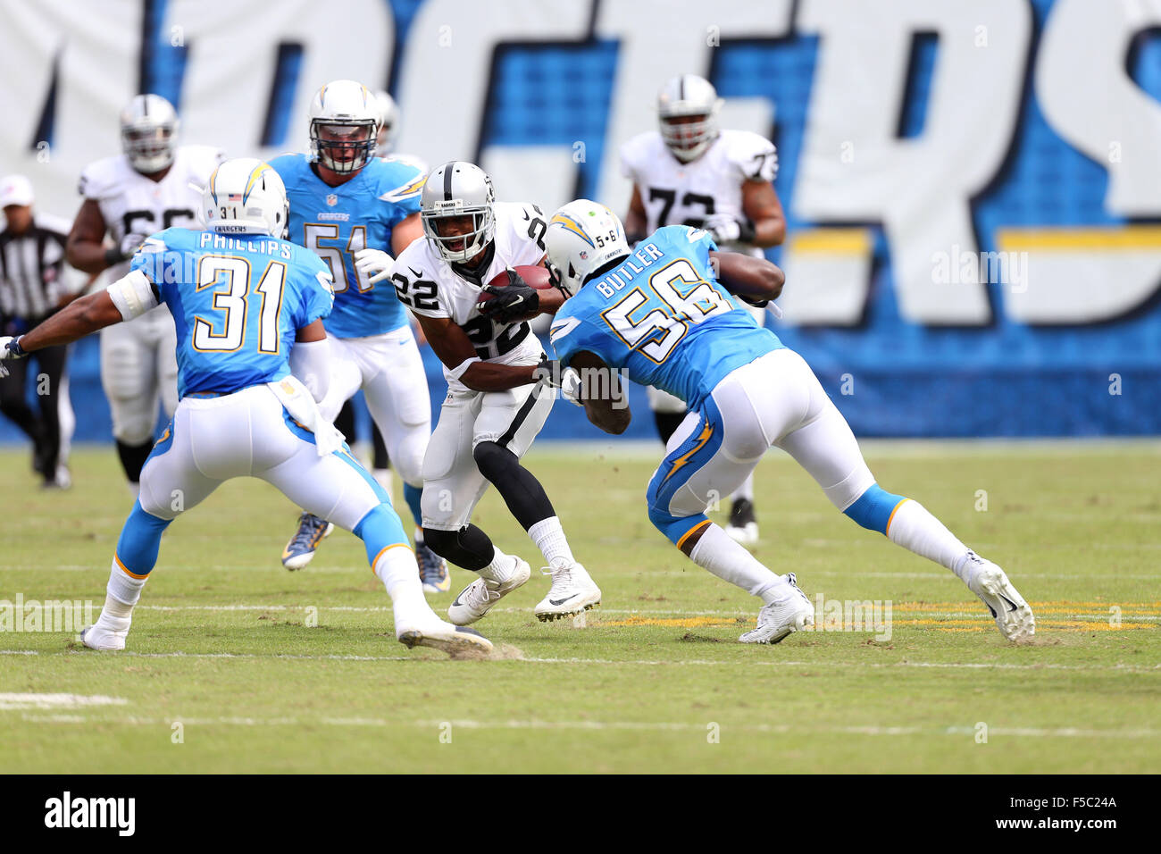 October 25, 2015 Oakland Raiders running back Taiwan Jones #22 carries ...