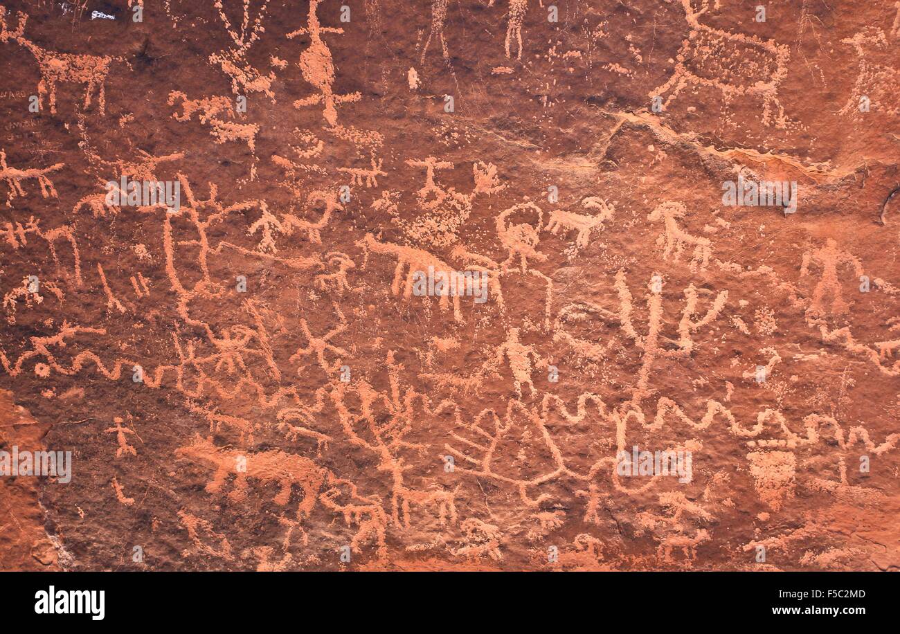 Rock art carvings primitive co hi-res stock photography and images - Alamy