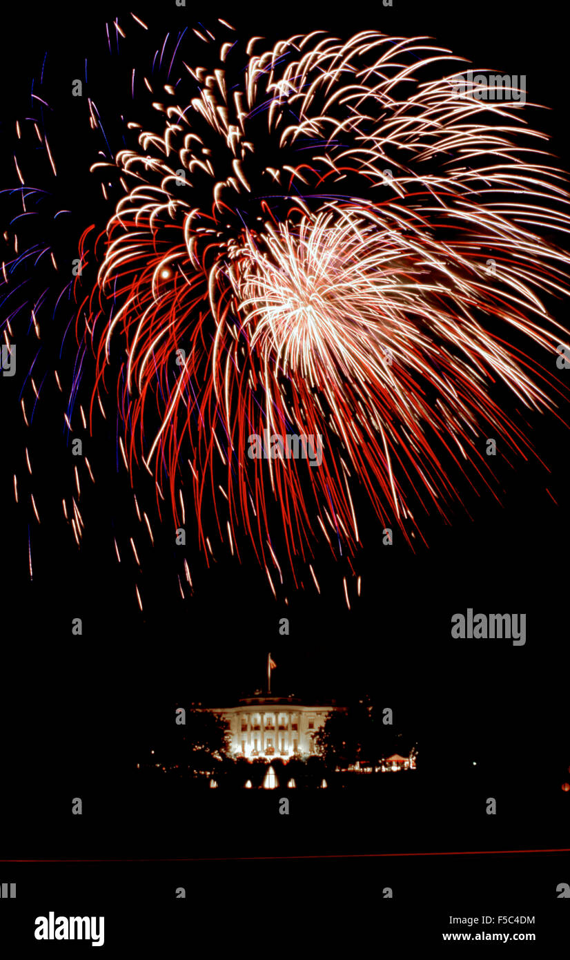 Fireworks explode over the White House during the annual Congressional ...