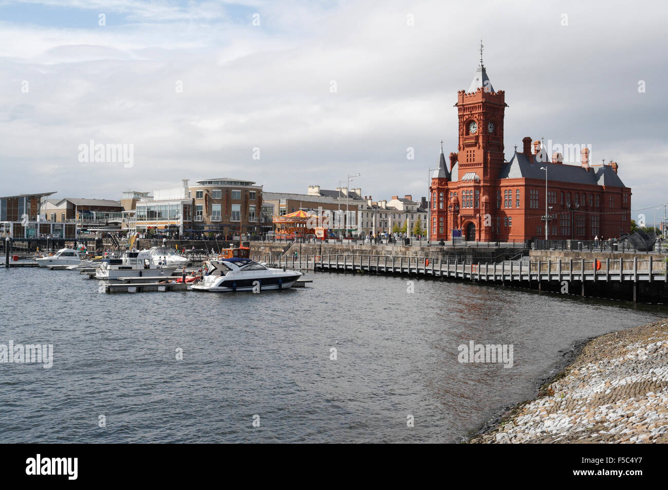 Landmark quayside building hi-res stock photography and images - Alamy