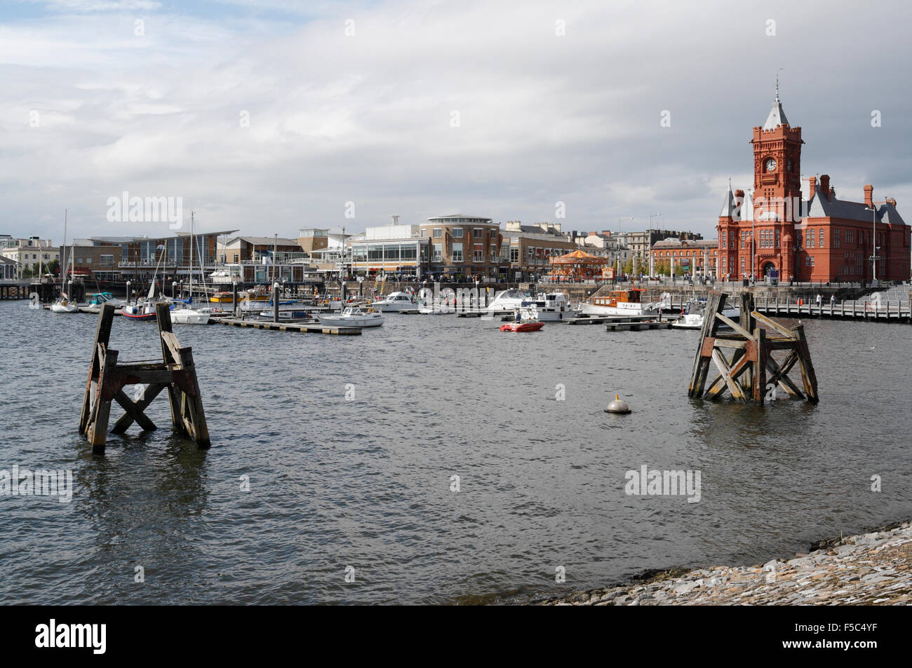 Cardiff bay wales water hi-res stock photography and images - Alamy