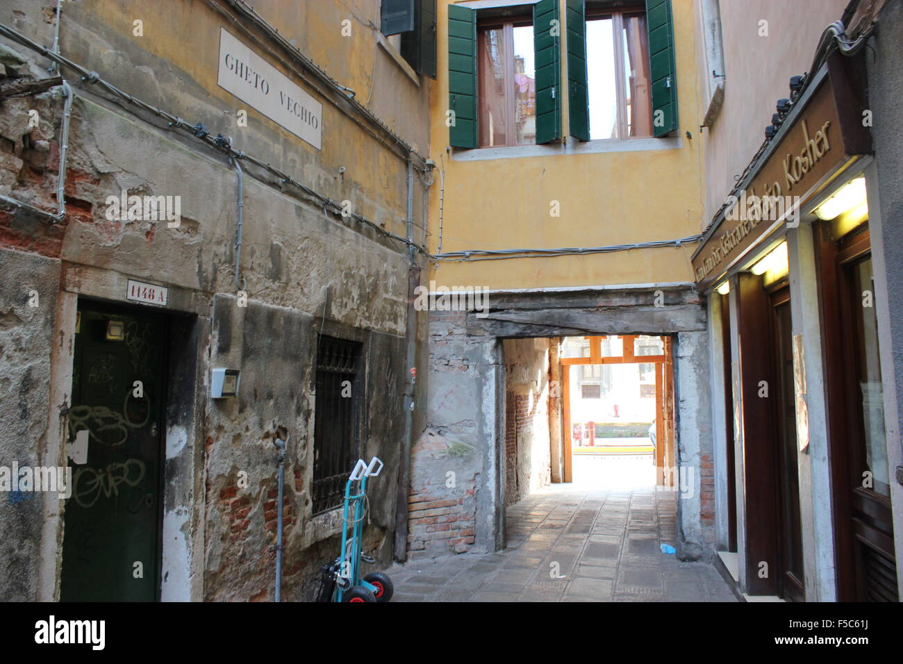 Jewish ghetto venice bridge hi-res stock photography and images - Alamy