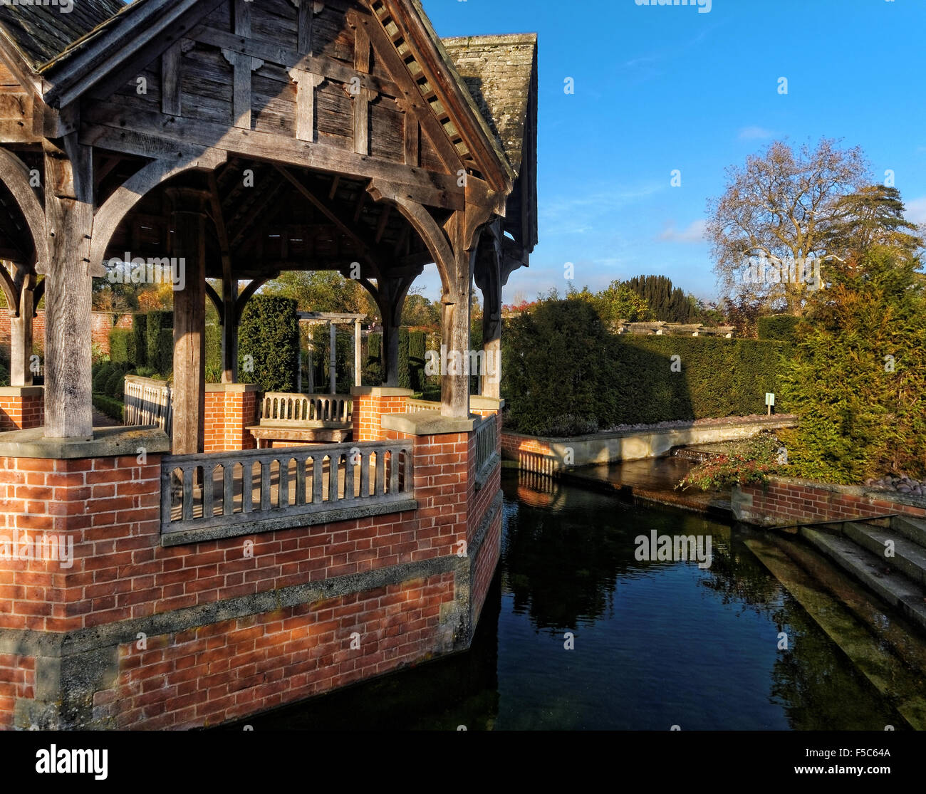 A beautiful Autumn scene at Hampton Court Castle, Gardens and Parkland ...