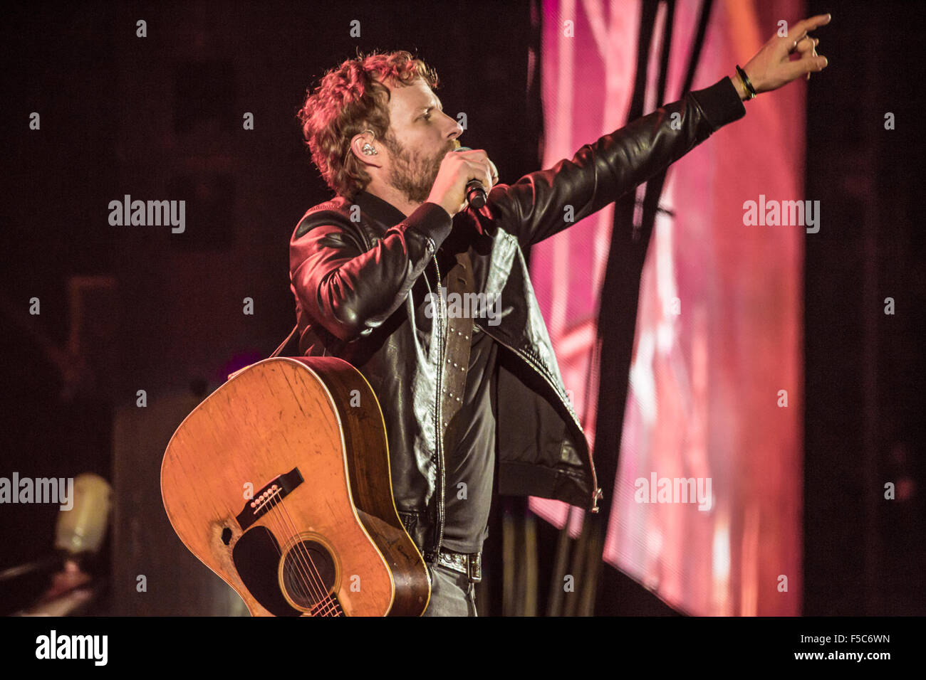 Detroit, Michigan, USA. 30th Oct, 2015. DIERKS BENTLEY performing on ...