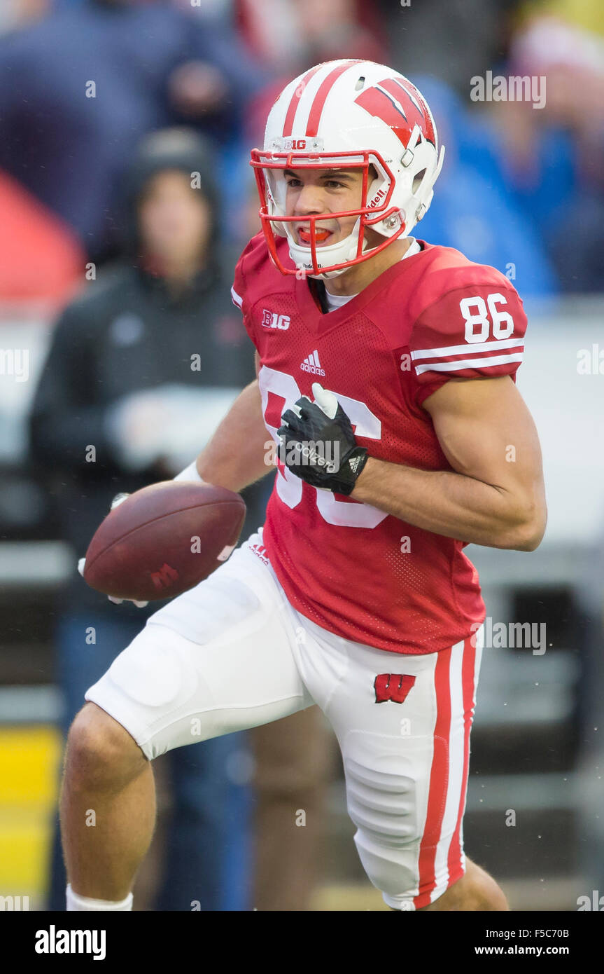 Madison, WI, USA. 31st Oct, 2015. Wisconsin Badgers wide receiver Alex ...