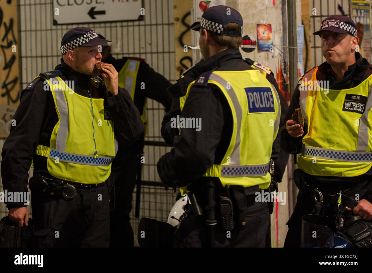 Police eating cakes hi-res stock photography and images - Alamy