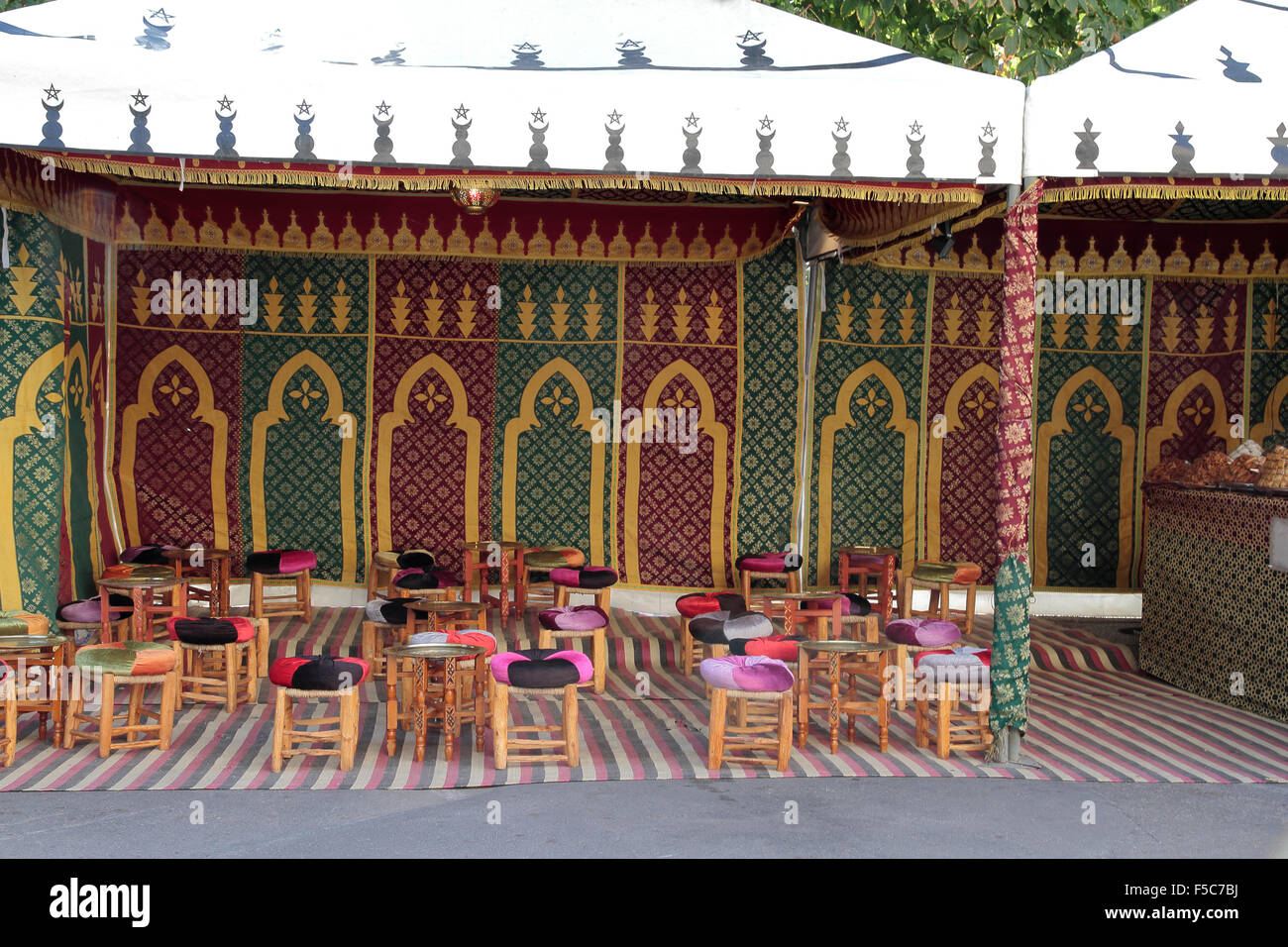 Moroccan tea tent hi-res stock photography and images - Alamy