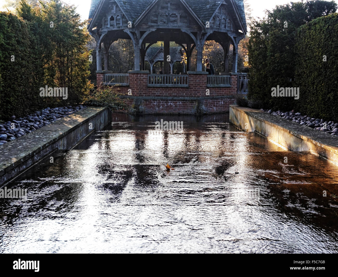 A beautiful Autumn scene at Hampton Court Castle, Gardens and Parkland ...