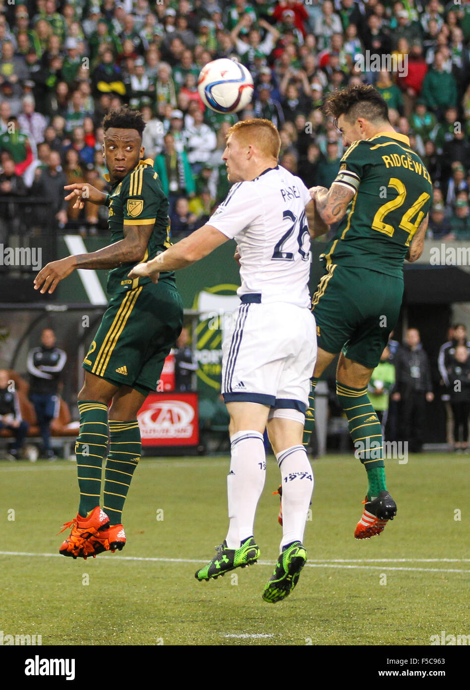 Portland, Oregon, USA. 1st Nov, 2015. TIM PARKER (26) heads the ball ...
