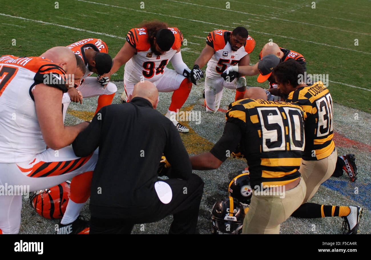 Pittsburgh, PA, USA. 1st Nov, 2015. Players hold hands, and take a knee ...
