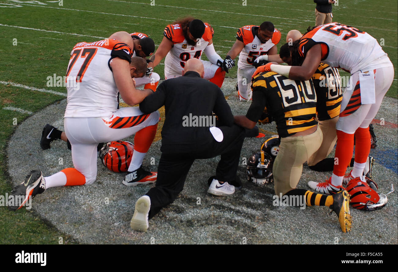 Pittsburgh, PA, USA. 1st Nov, 2015. Players hold hands, and take a knee ...