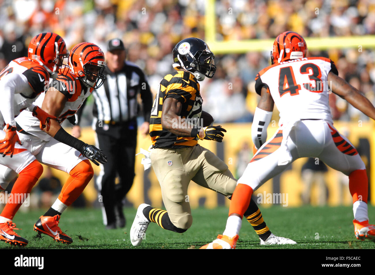 Pittsburgh, PA, USA. 1st Nov, 2015. Le'Veon Bell #26 during the ...