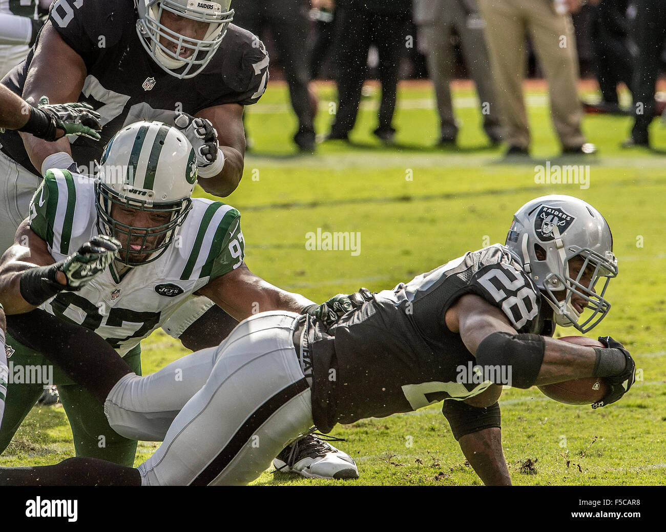 Oakland, California, USA. 01st Nov, 2015. Oakland Raiders running back ...