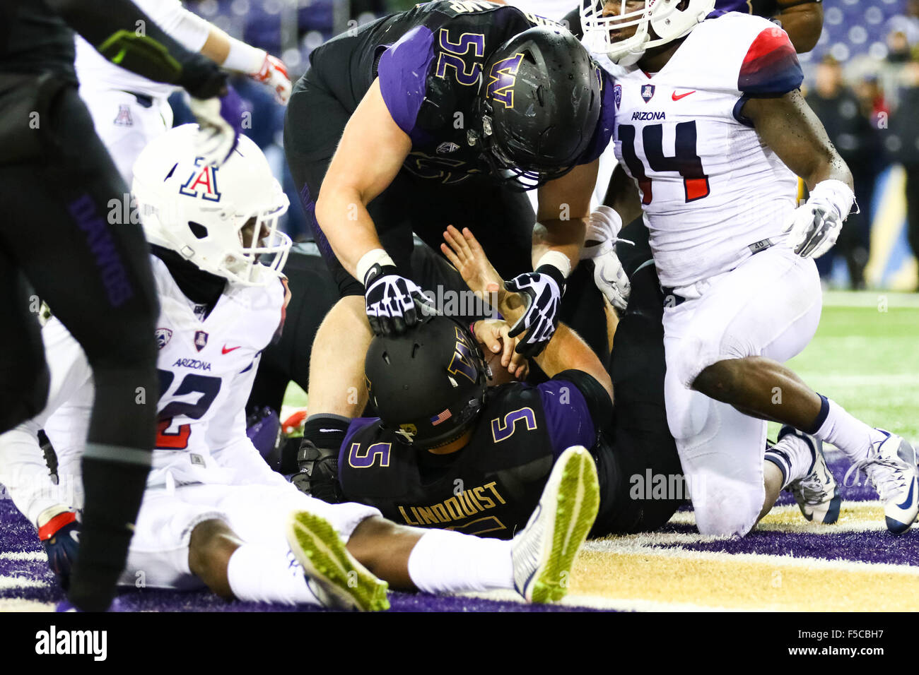 October 31, 2015: Washington offensive lineman Jake Eldrenkramp (52 ...