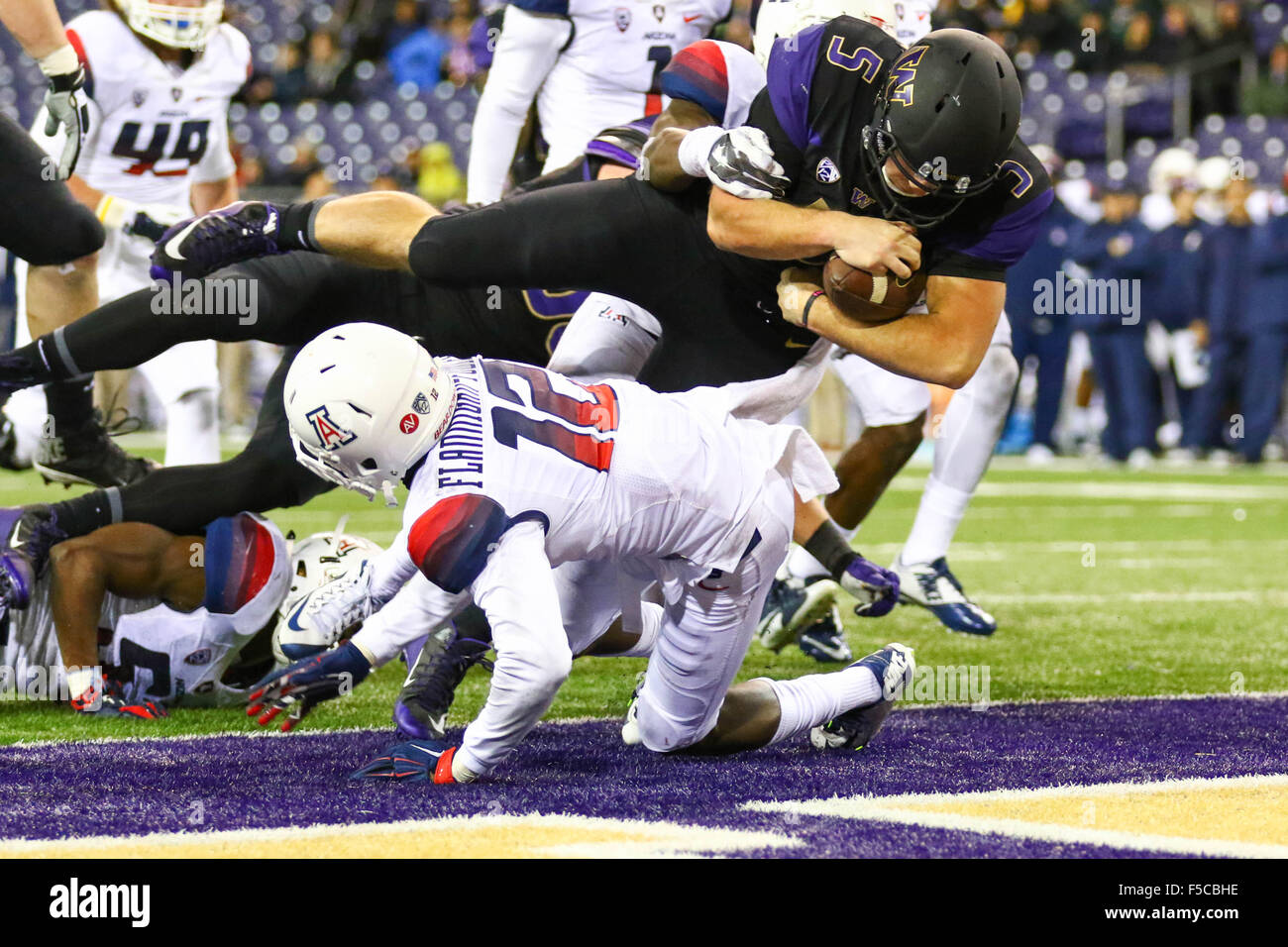 October 31, 2015: Washington QB Jeff Lindquist (5) breaks the goaline ...