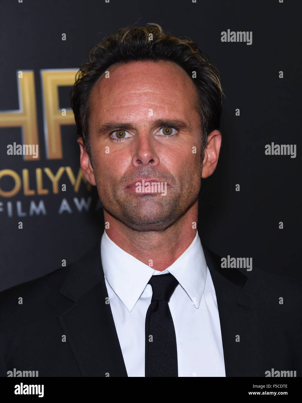 Beverly Hills, California, USA. 1st Nov, 2015. Walton Goggins arrives ...