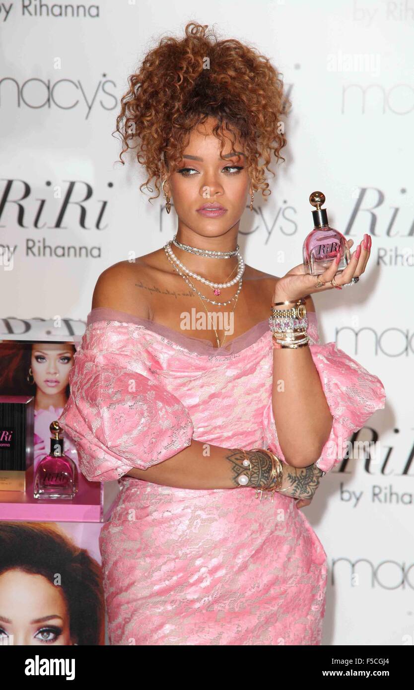 Rihanna launches her new fragrance 'RiRi' at Macy's Brooklyn Downtown ...