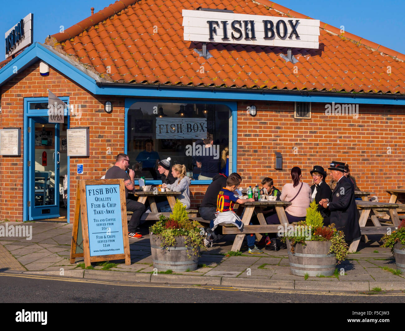 Fish box hi-res stock photography and images - Alamy